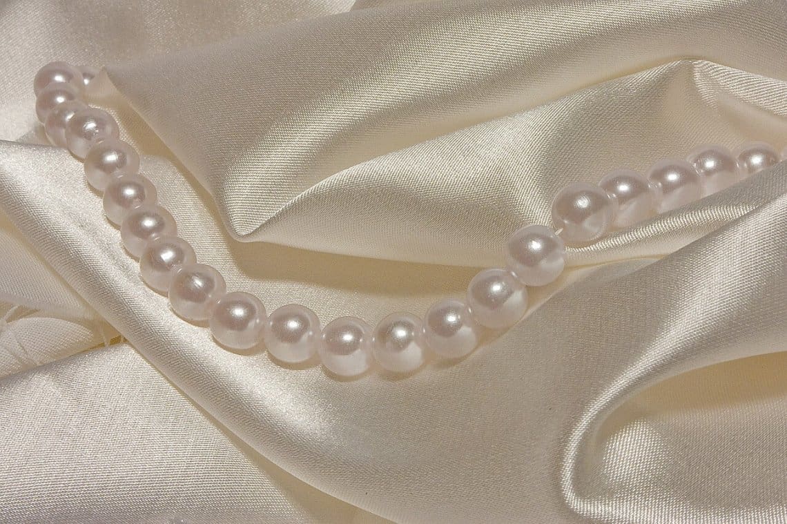 How to Tell if a Pearl is Real | Jewelry Guide