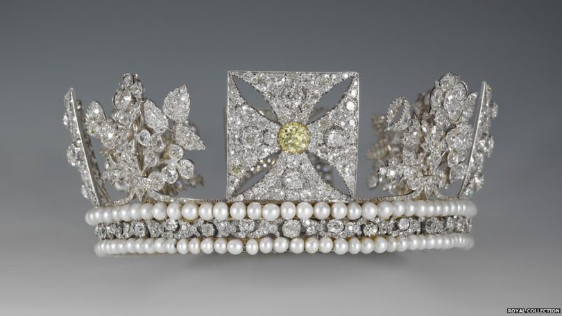 Tiara vs. Diadem – Is There a Difference? | Jewelry Guide