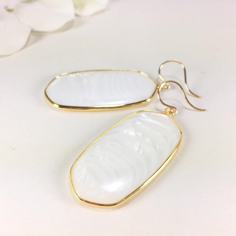 Your Complete Guide to Mother of Pearl Gemstone | Jewelry Guide