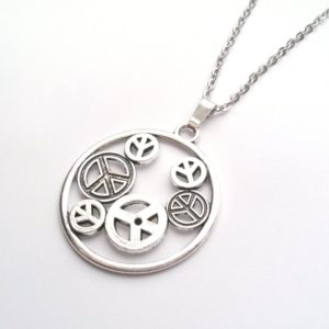 What’s the Peace Sign and Should I Wear It? | Jewelry Guide