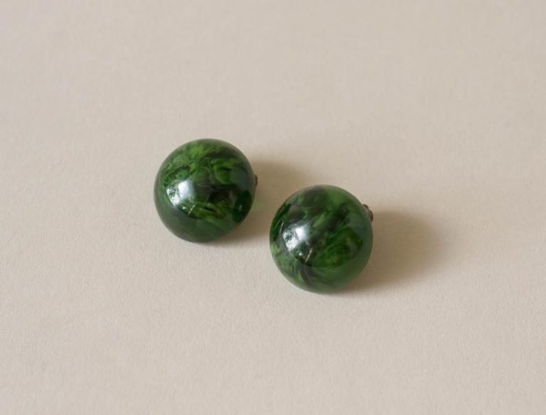 What on Earth is Bakelite Jewelry? | Jewelry Guide