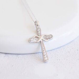 Unraveling the Infinity Symbol in Jewelry