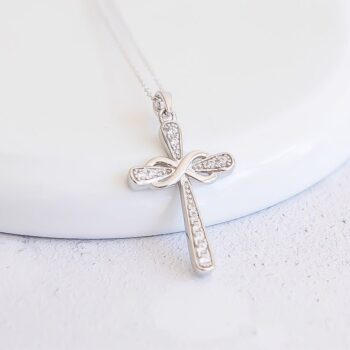 Unraveling the Infinity Symbol in Jewelry