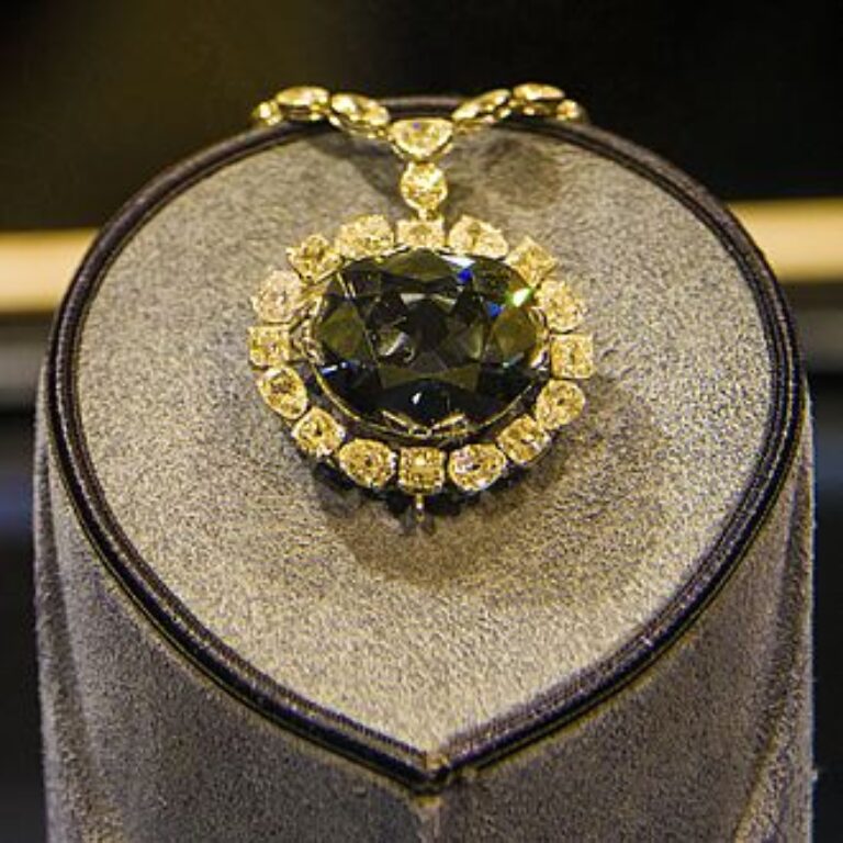 The Shocking Curse of the Hope Diamond – Myth or Reality? | Jewelry Guide