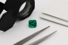 Lab Created Emerald vs. Natural Emeralds – What’s The Difference ...