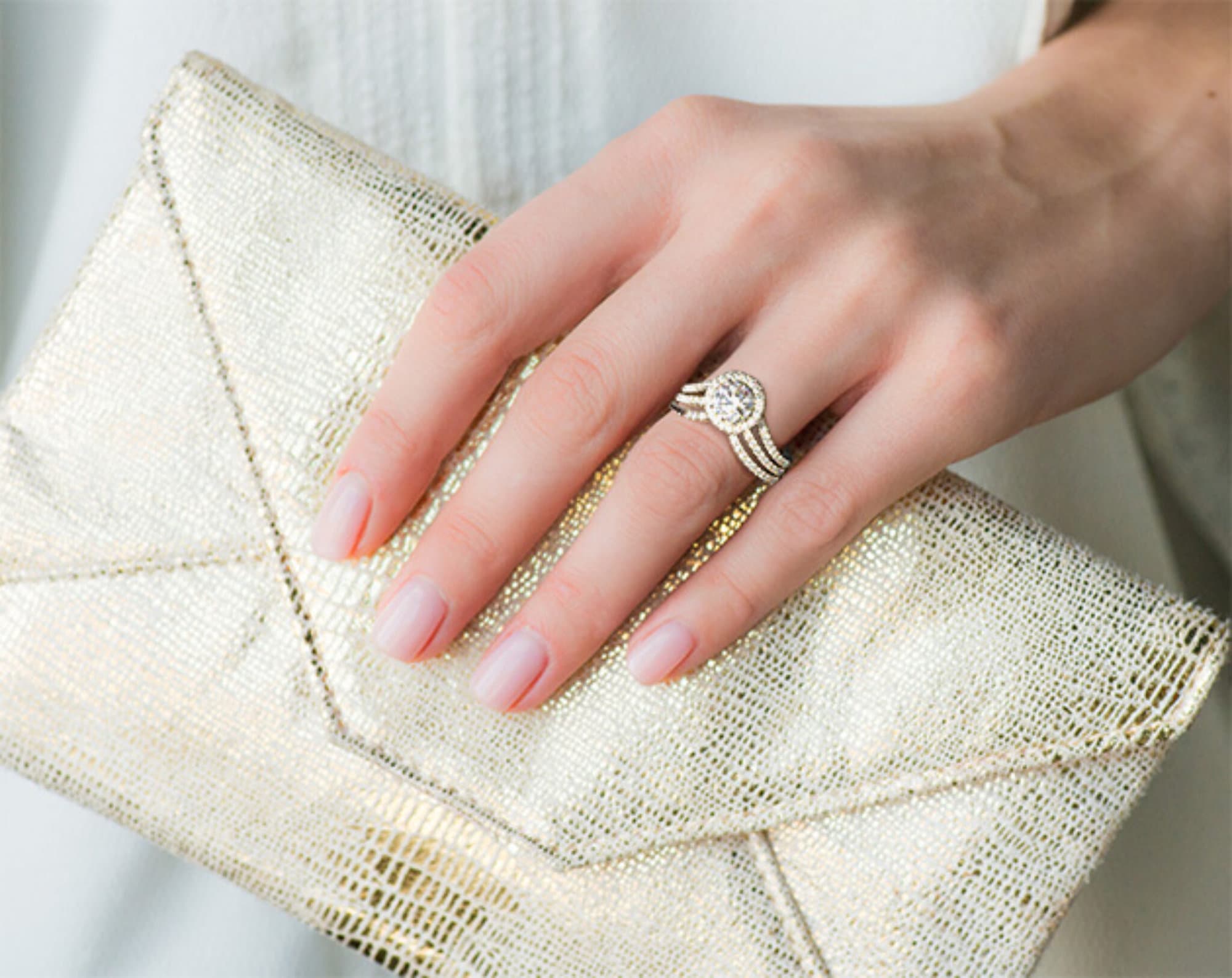 Best Engagement Rings for Fat Fingers | Jewelry Guide