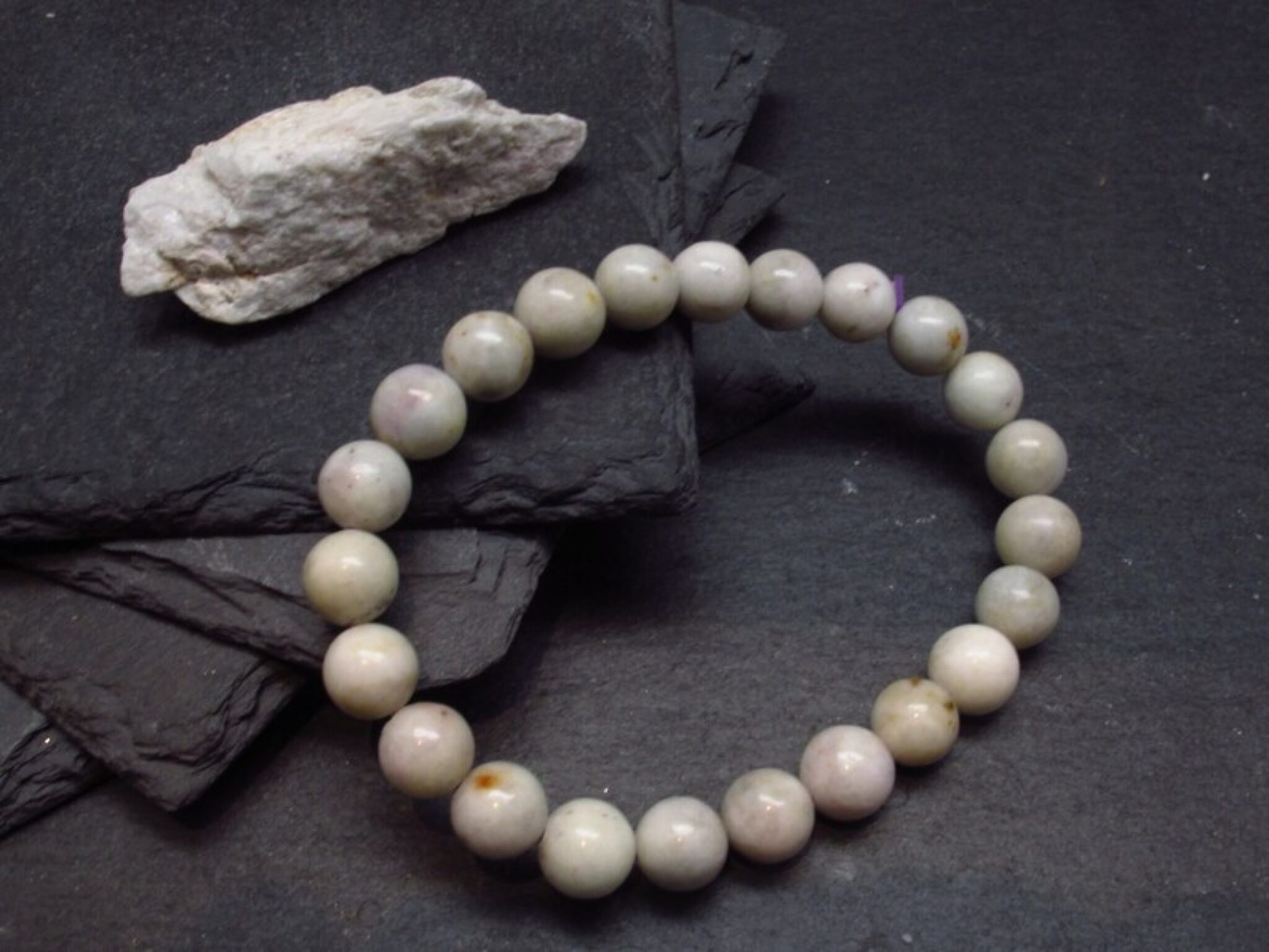 25 Popular White and Colorless Gemstones Used in Jewelry