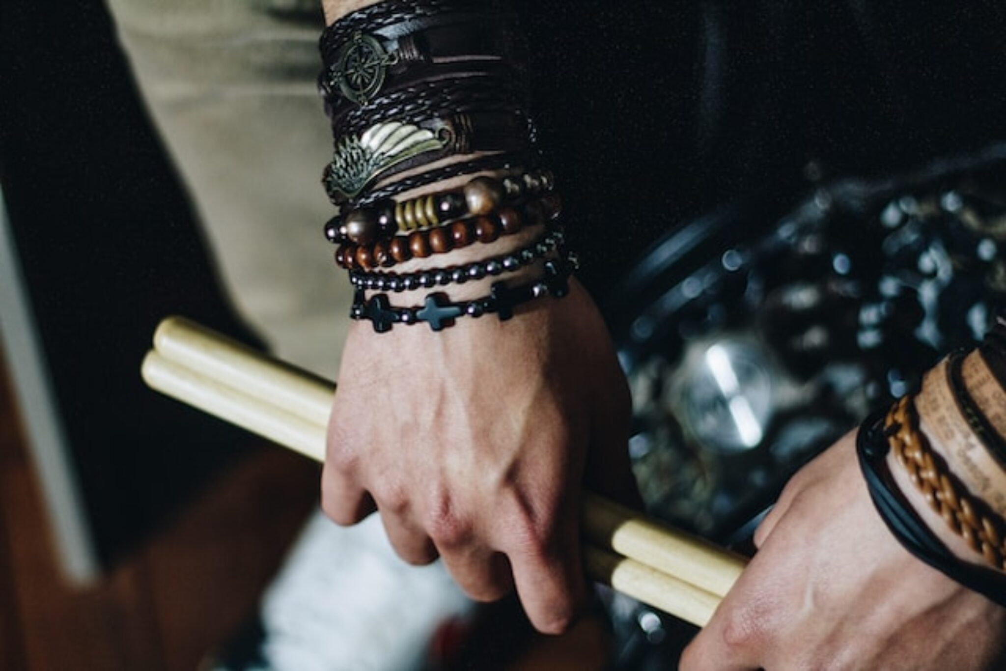 How to Stack Bracelets Like a Fashion Pro – A Quick Guide