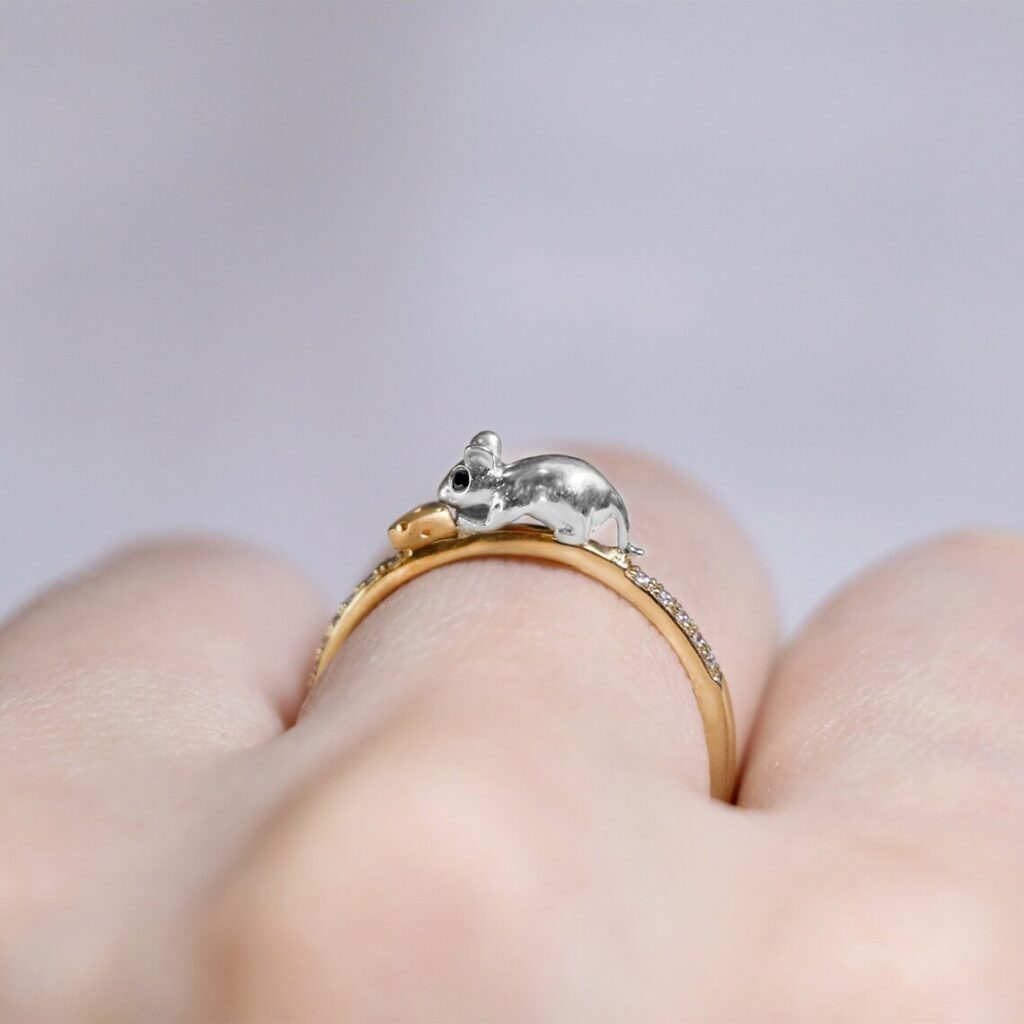 Animal Themed Jewelry is Back In Style - Here's How to Choose