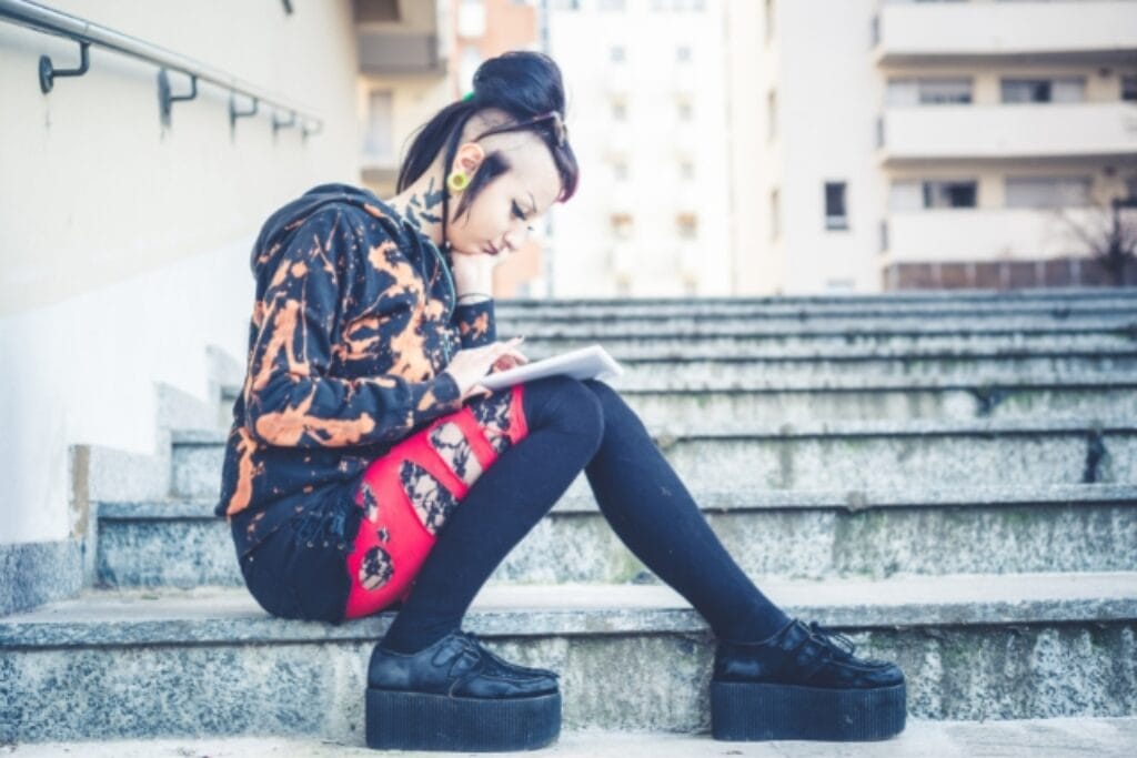 Goth and Emo Fashion Styles—What Are the Differences? | Jewelry Guide