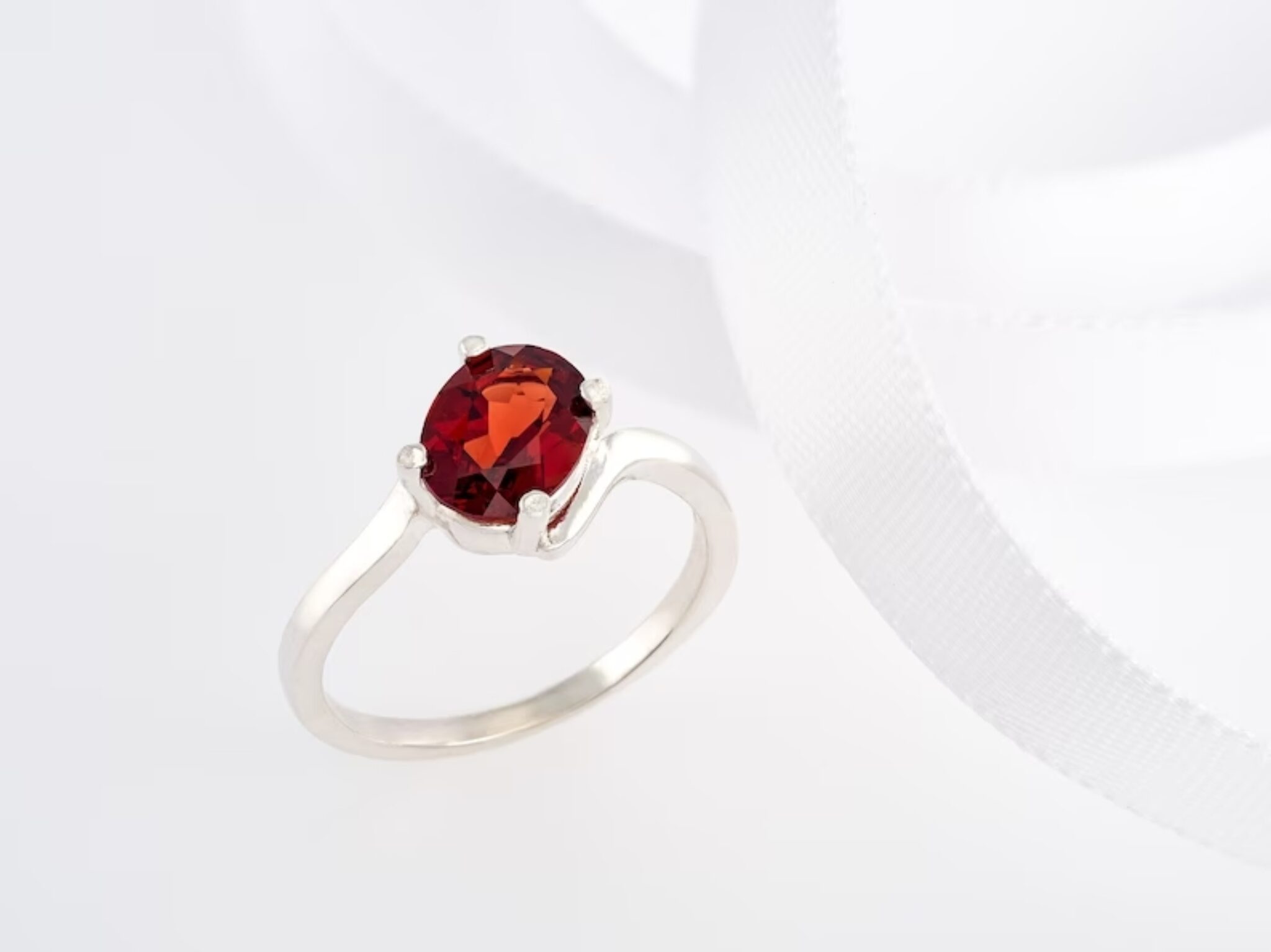 Your Complete Guide to Buying a Garnet in 2023