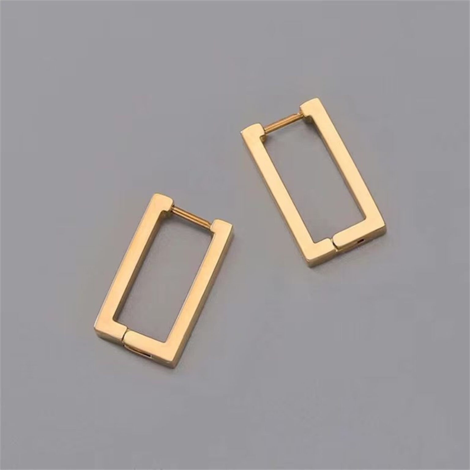 In the Loop: A Comprehensive Guide to Hoop Earring Sizes | Jewelry Guide