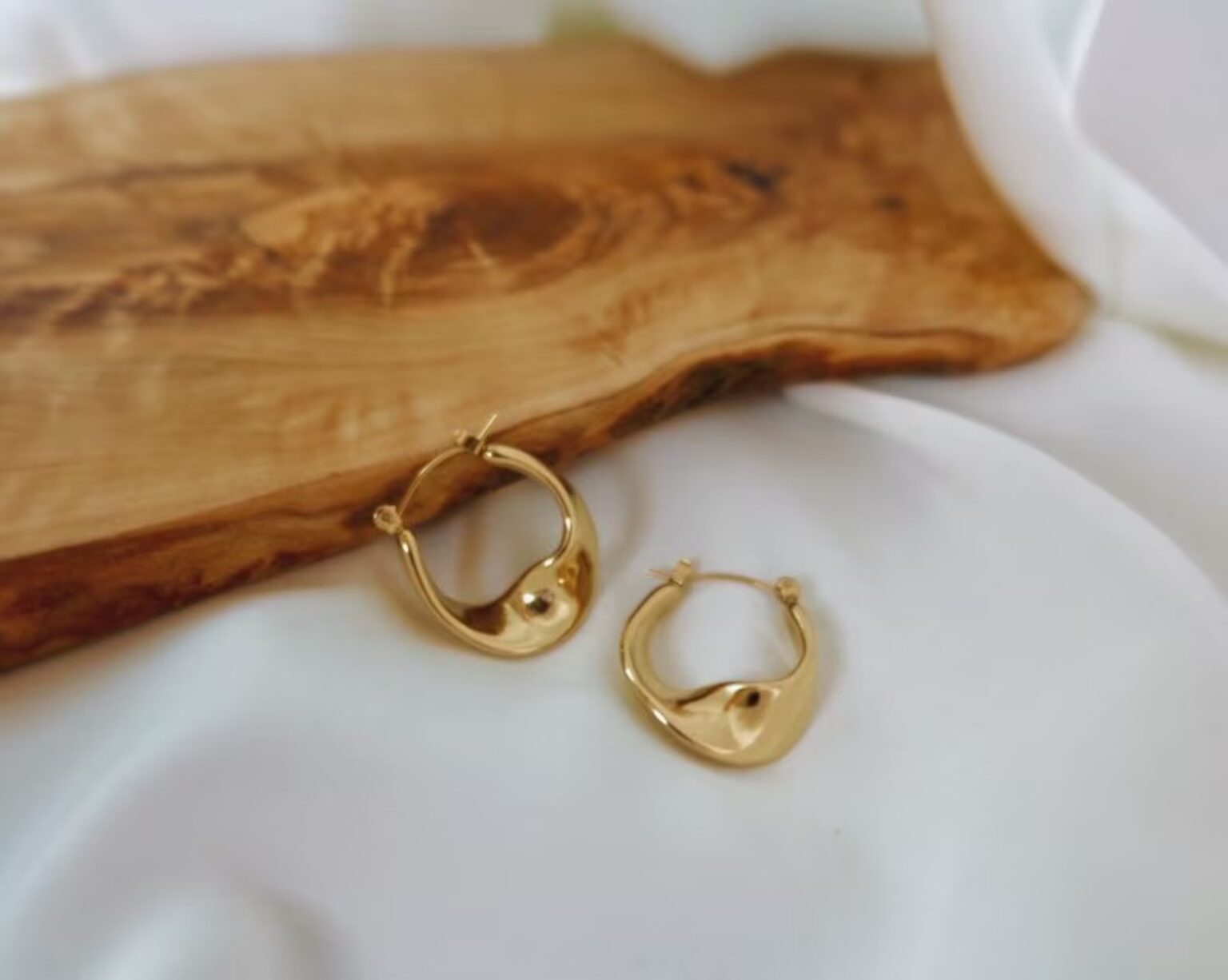 In the Loop: A Comprehensive Guide to Hoop Earring Sizes | Jewelry Guide